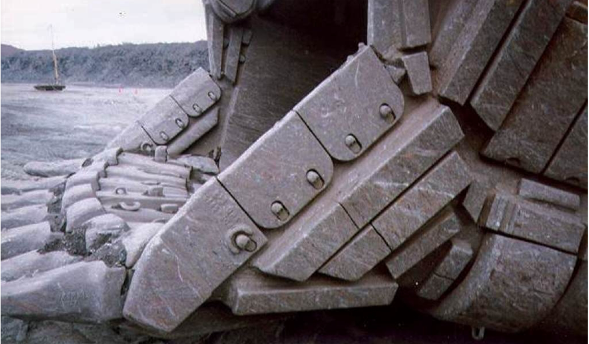 Ground Engaging Teeth (GET) | Foothills Steel | Changeout done right